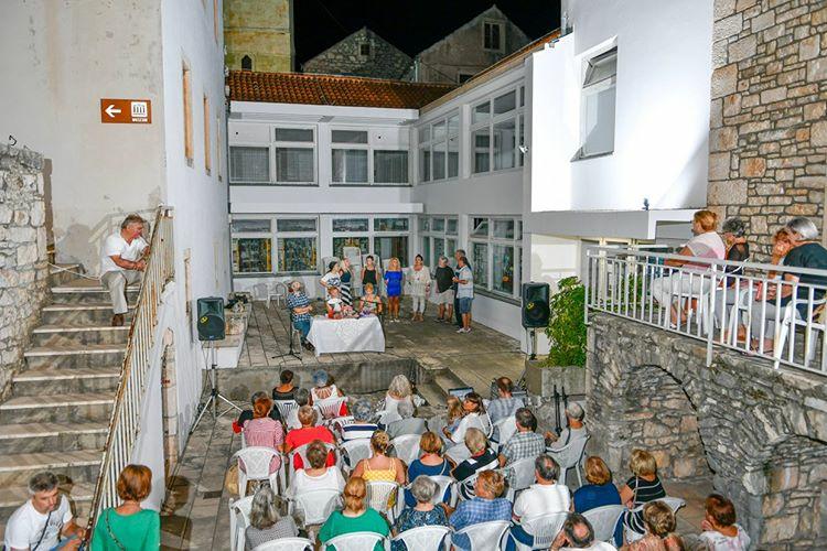 Općina Vela Luka - Promocija knjige Katy Padovan